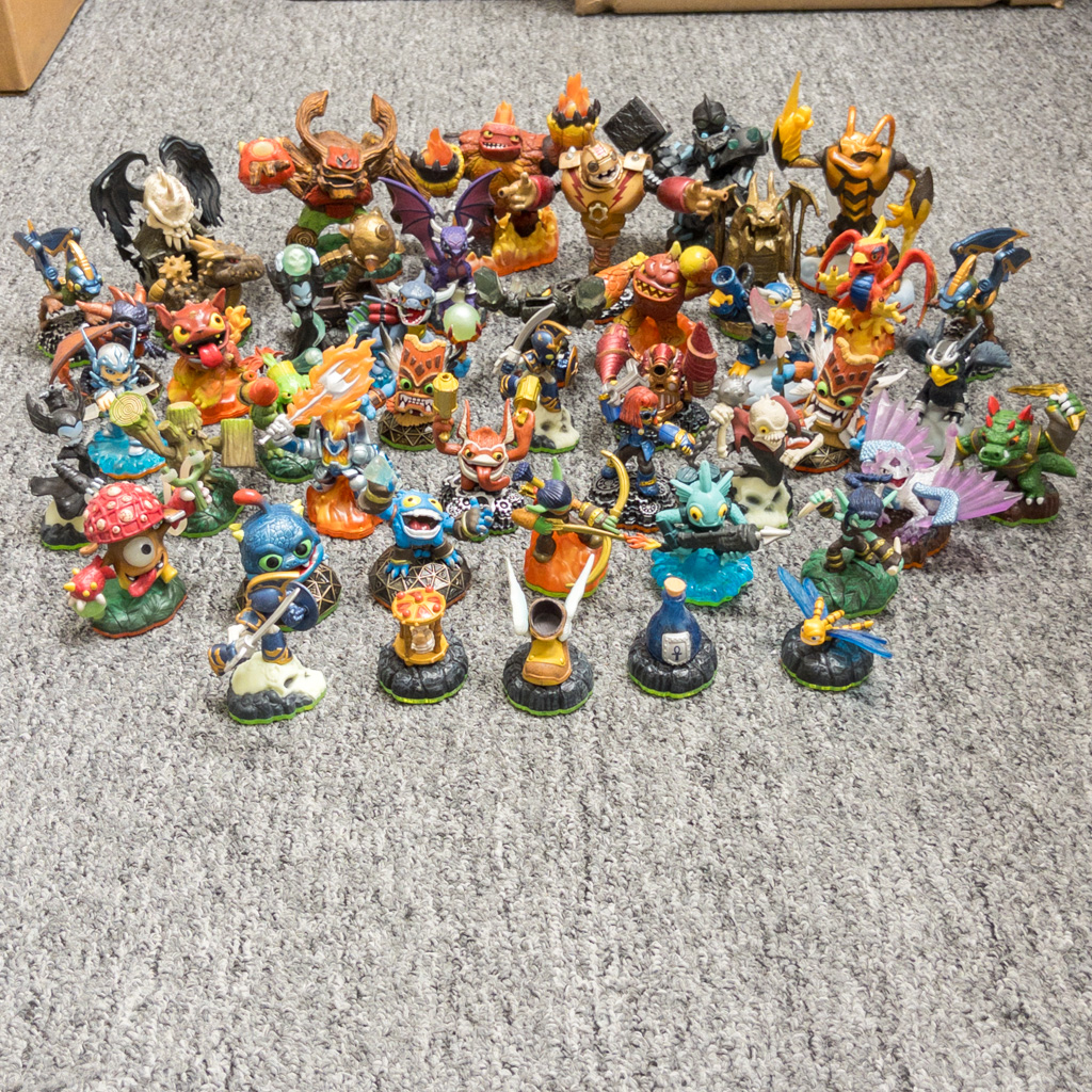 Lot of 44 Skylanders Video Game Figures *LOOSE*: BBToyStore.com - Toys ...